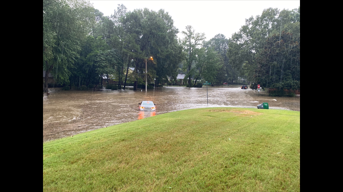 Flash flooding leads to a water rescue, stalled cars in Memphis ...