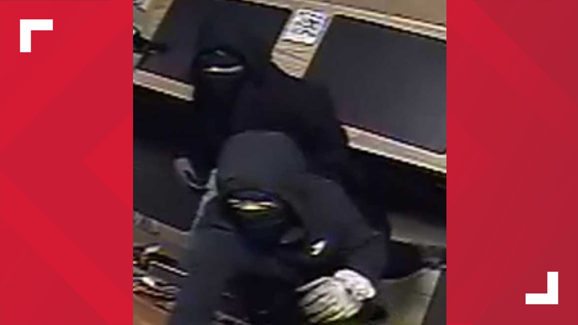 Memphis police looking for suspects who robbed liquor store ...