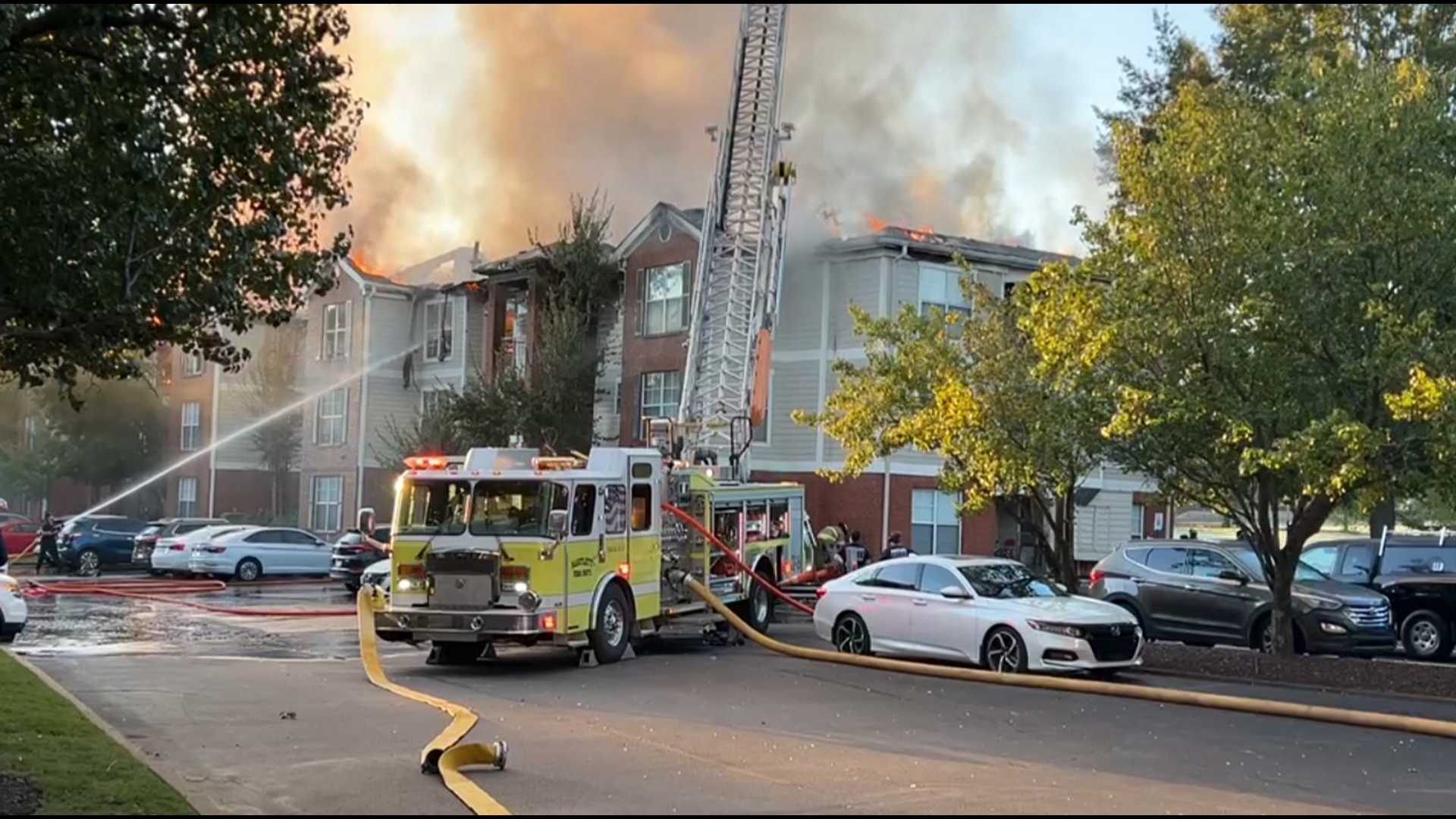 One person injured in Bartlett apartment fire | localmemphis.com