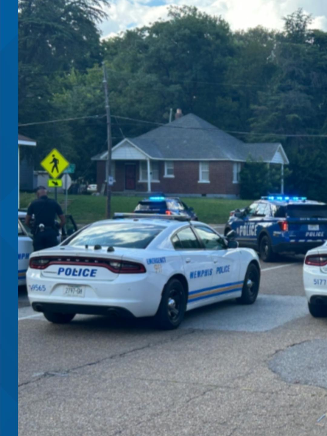 Memphis Police squad car involved in Grahamwood crash | localmemphis.com