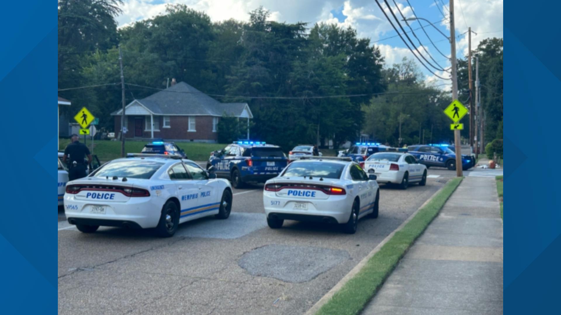 Memphis Police squad car involved in Grahamwood crash | localmemphis.com