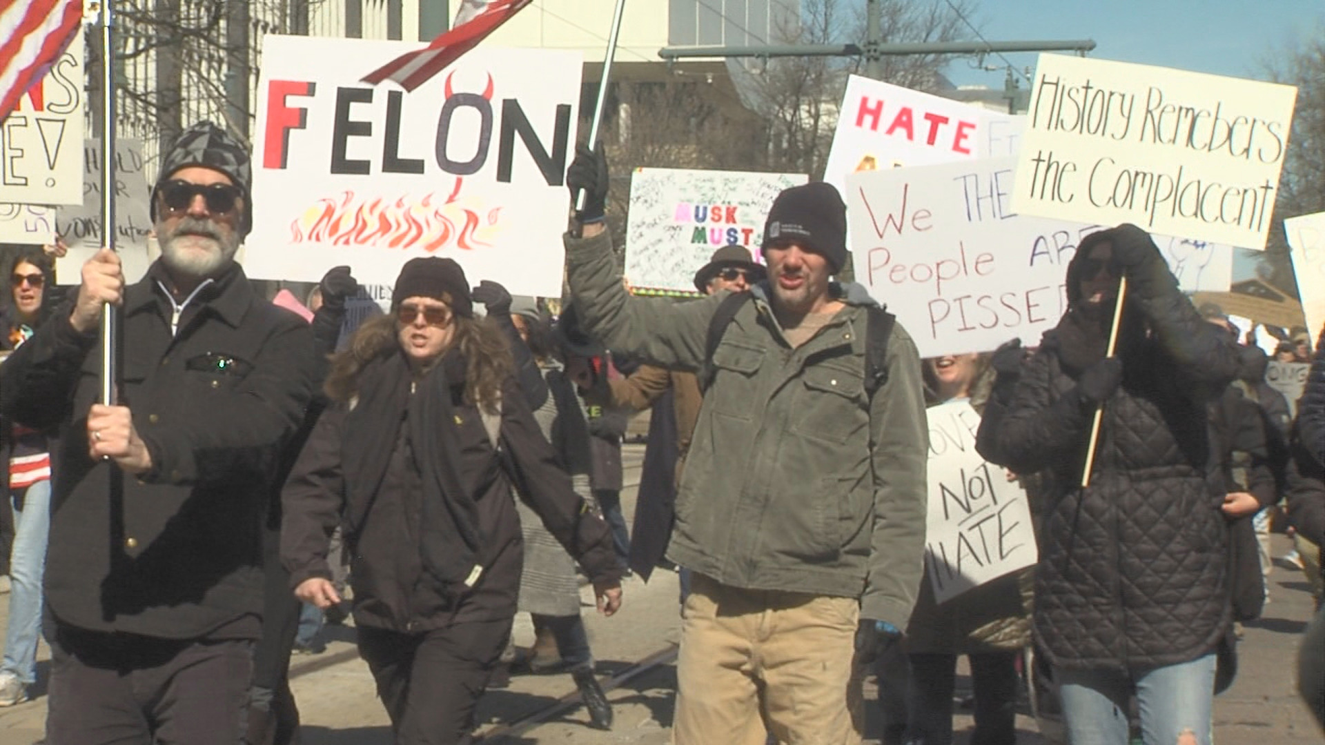 VERIFY: Do you really have to pay the fine for a red-light ticket in ...