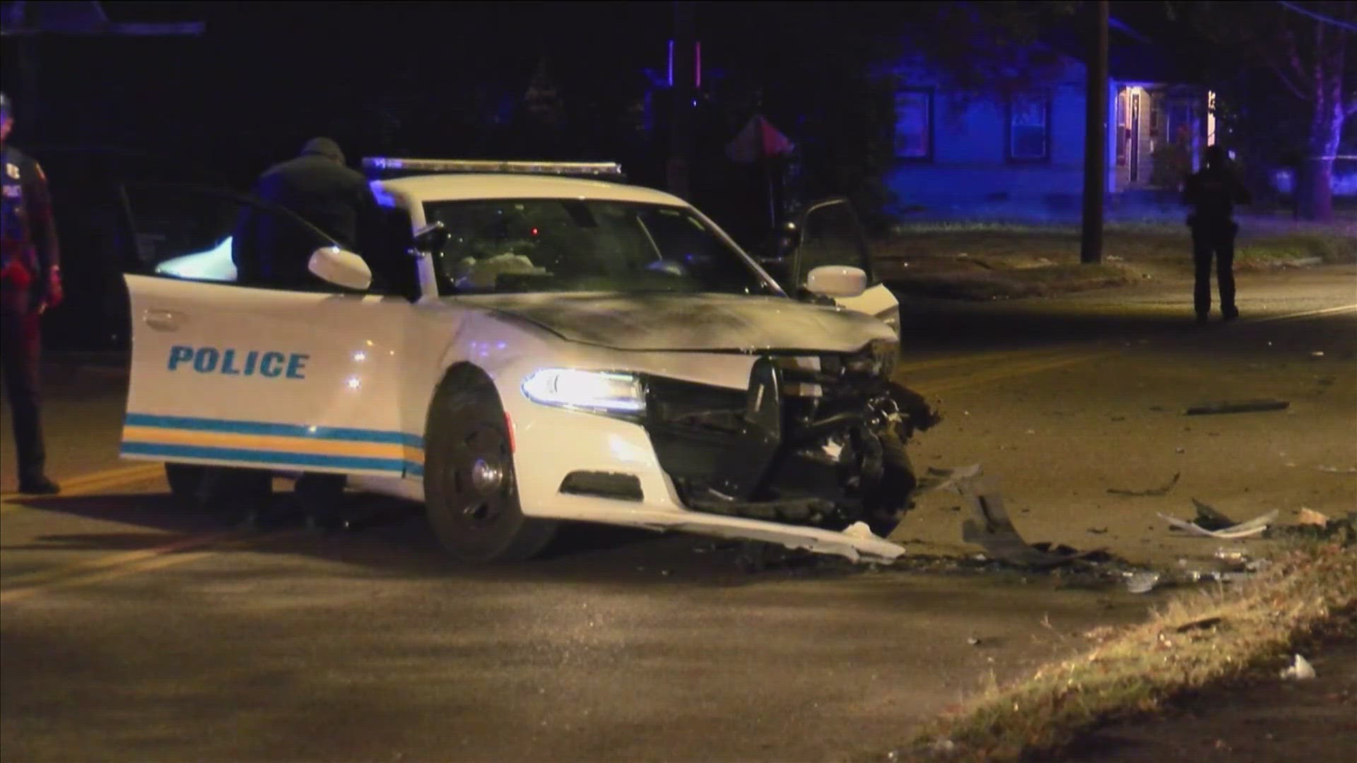2 Memphis Police officers injured in early morning chase, crash ...