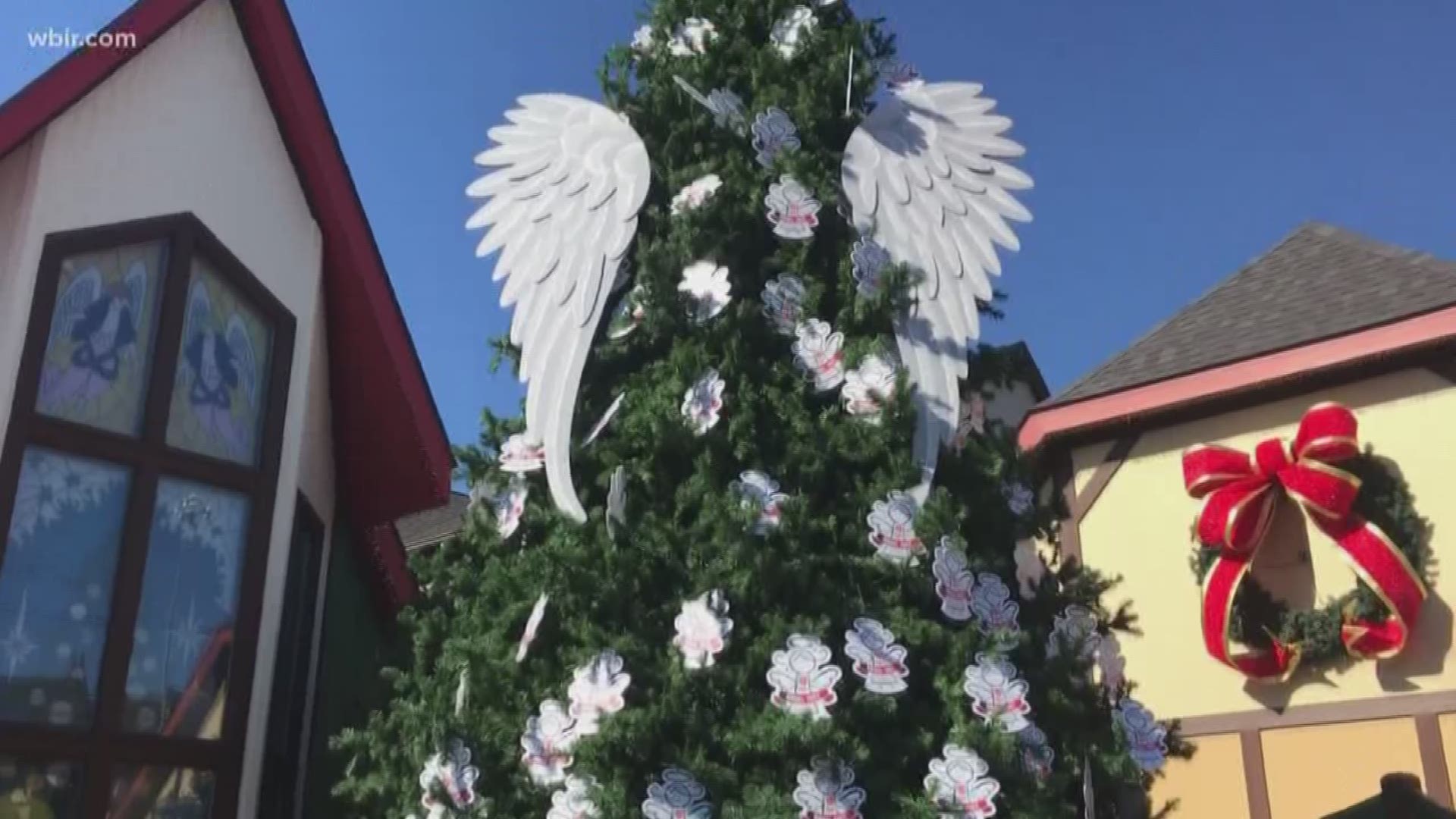 Hundreds gather for Angel Tree Lighting in Pigeon Forge | 10tv.com