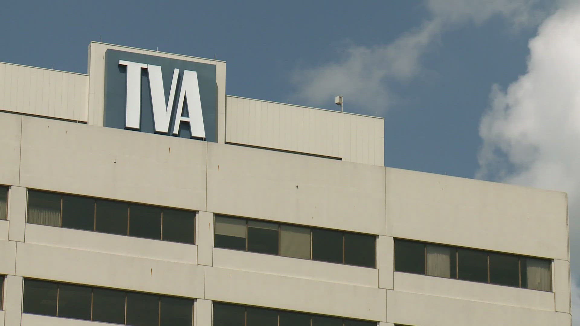 President Trump signs memo setting a $500K pay limit for all TVA ...
