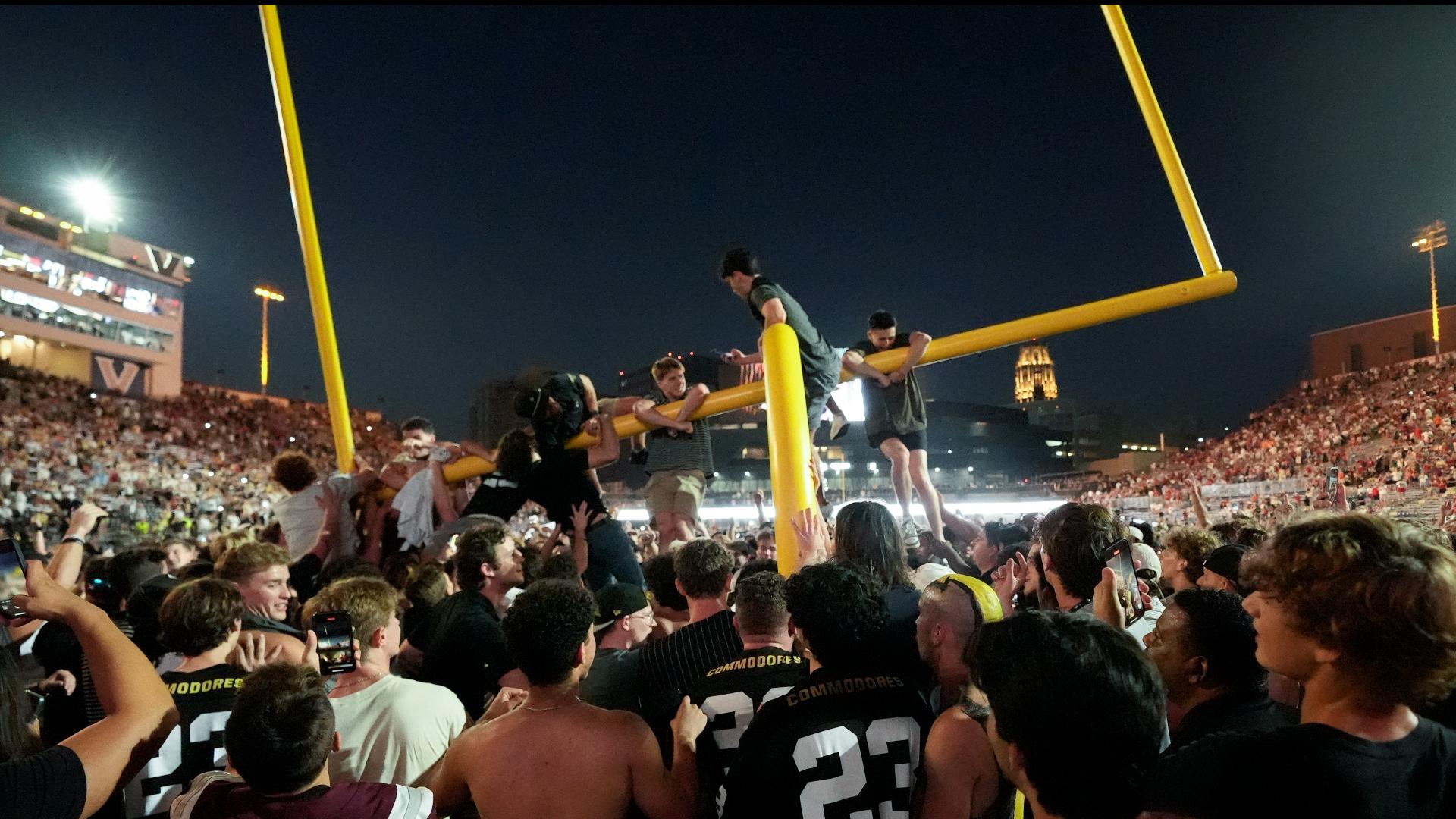 Vanderbilt football tears down goalposts after win over Alabama ...