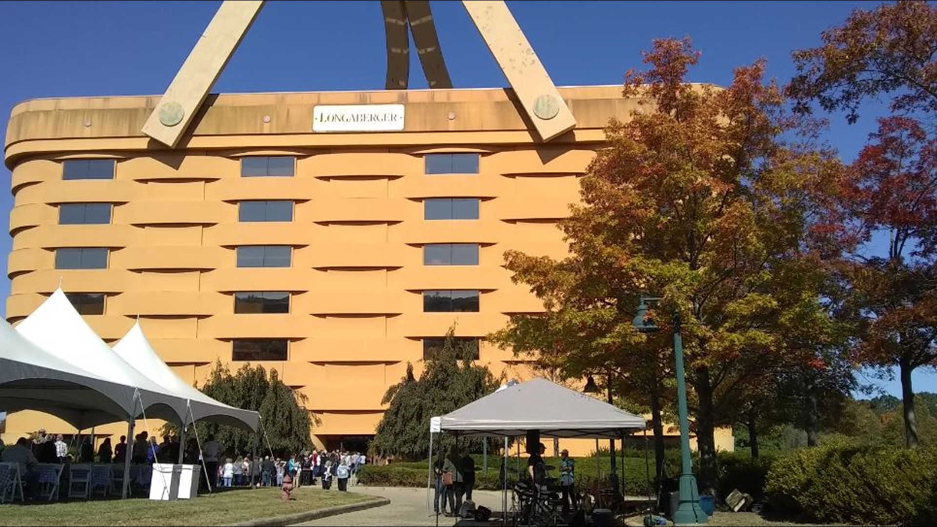Visitors get inside glimpse of Longaberger's Big Basket building | 10tv.com