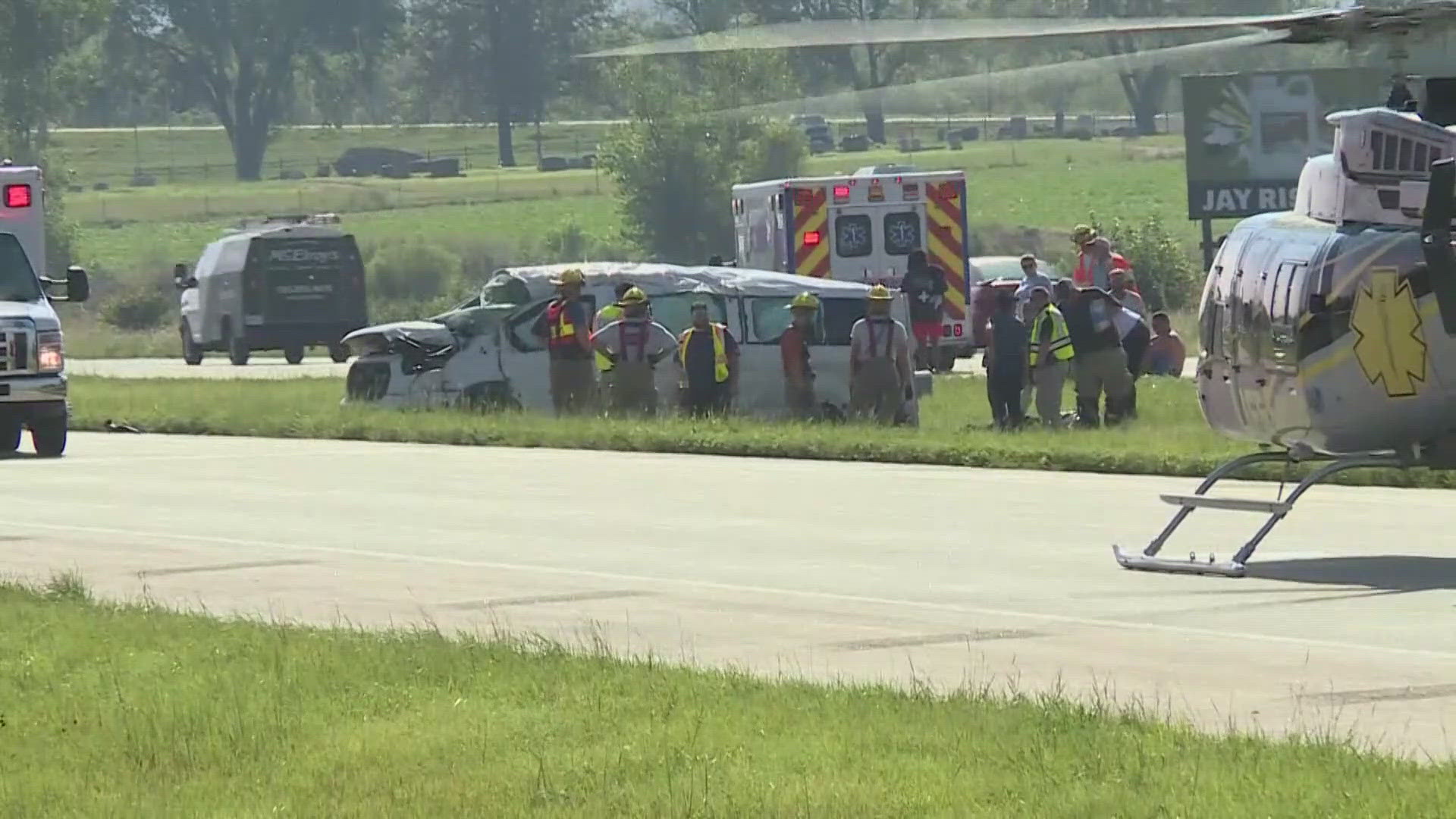 Ohio man killed, 12 others injured in Kansas crash after tire blowout ...