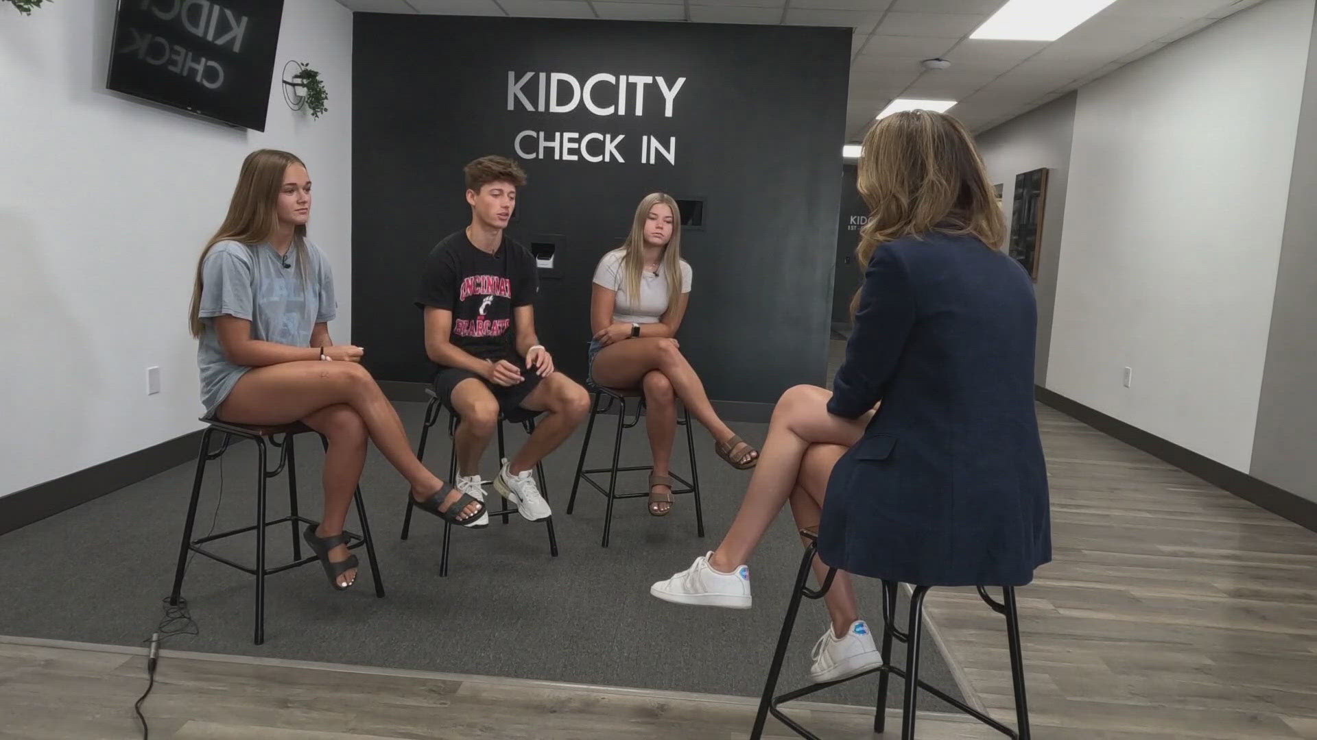 Teens save boy, his mom from river near Pataskala pool | 10tv.com