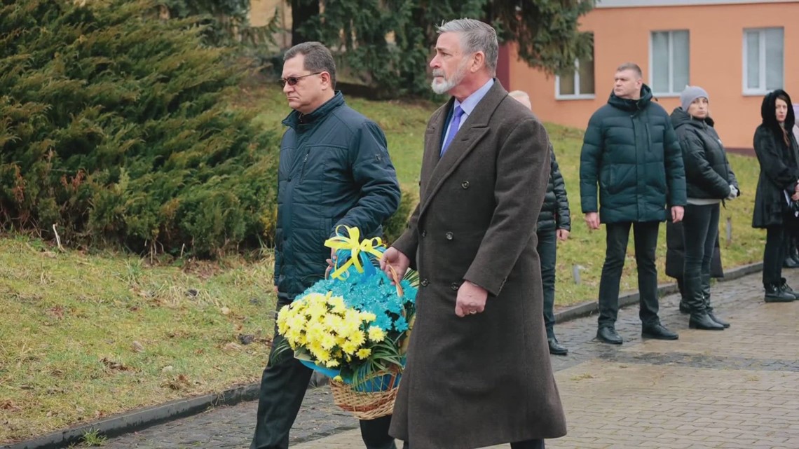 Athens mayor visits Ukraine, experiences air raid sirens during speech ...