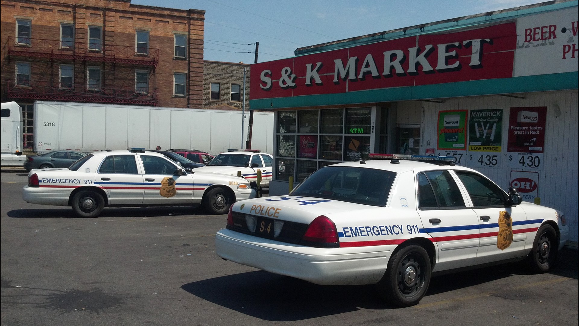 Three Men With Guns Rob Store Clerk | 10tv.com