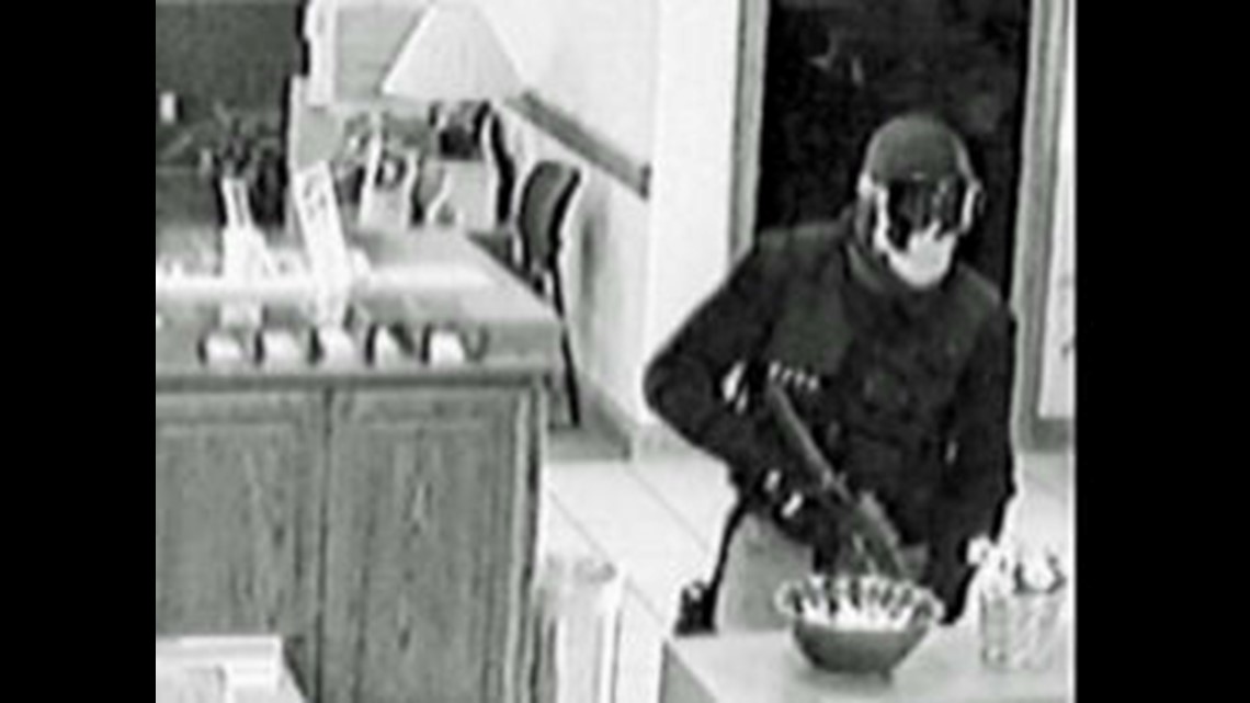 Photos Show Bank Robbery During Possible Diversion | 10tv.com
