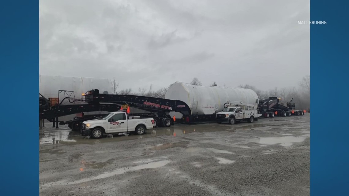 First of nearly 2 dozen super loads making its way through Ohio | 10tv.com