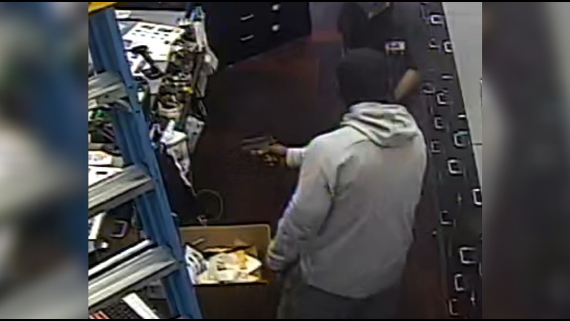 Columbus police looking for suspect who robbed GameStop store at ...