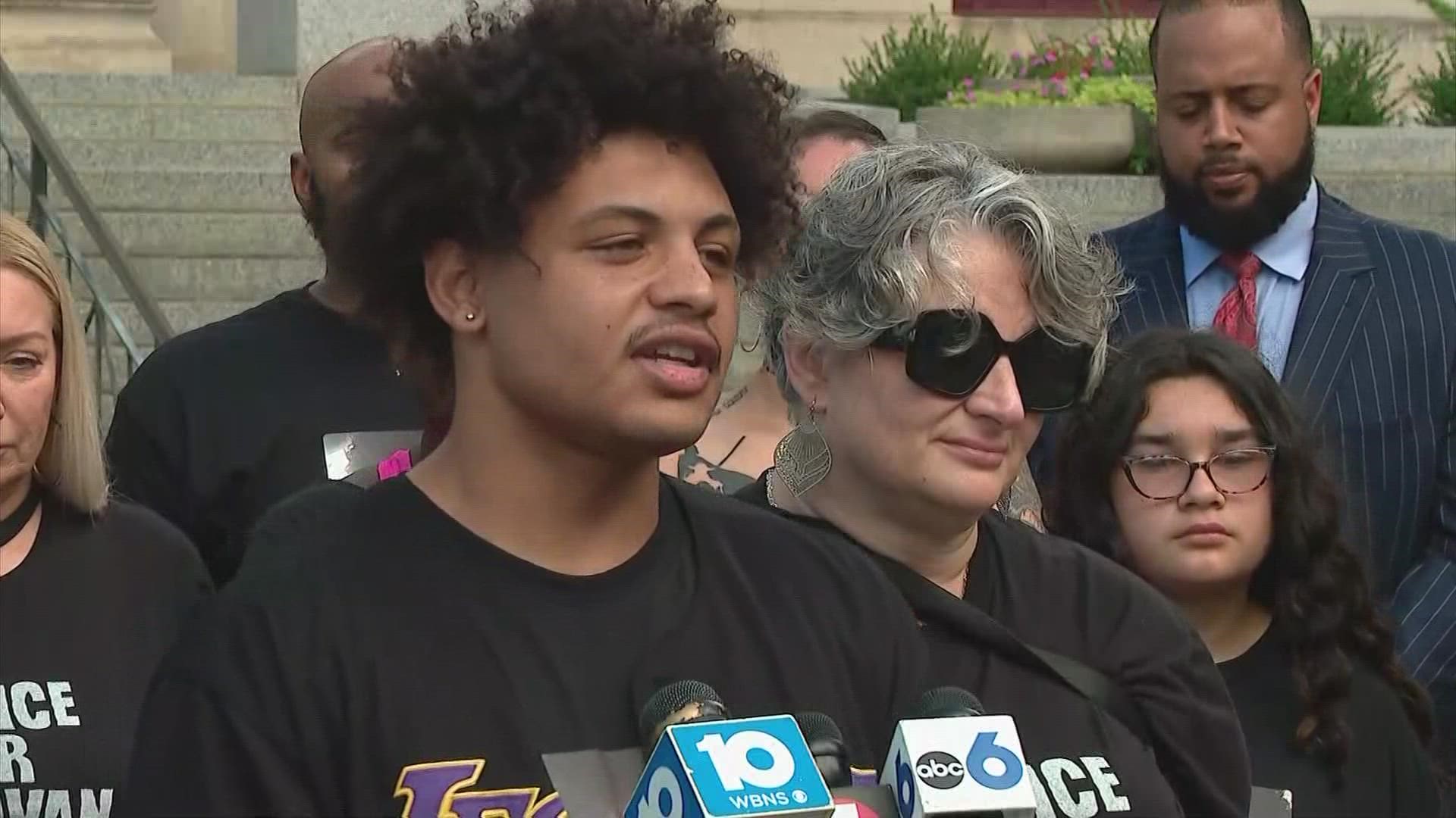 'I'm at a loss for words': Family of Donovan Lewis demands action ...