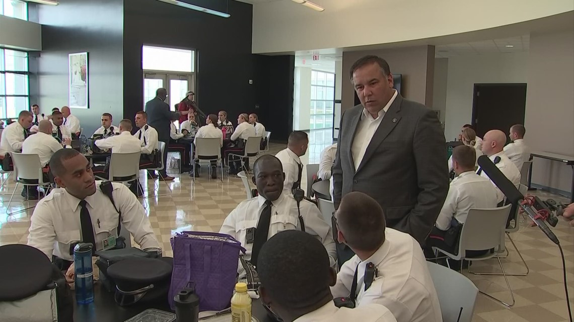 New Columbus police recruits set to graduate | 10tv.com
