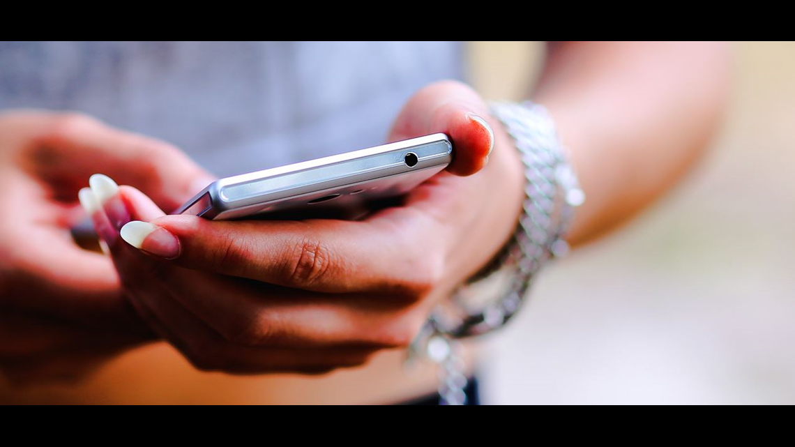 Late-night screen time puts teens' sleep and mental health at risk ...