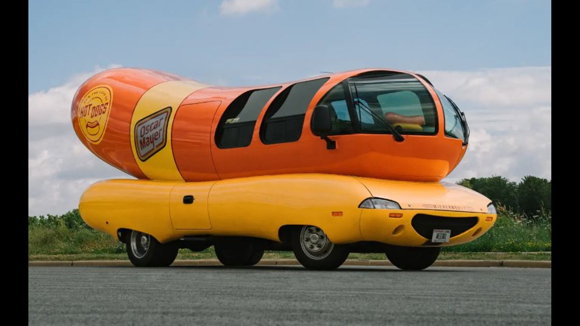 Oscar Mayer hiring 'Hotdogger' to drive the Wienermobile | 10tv.com