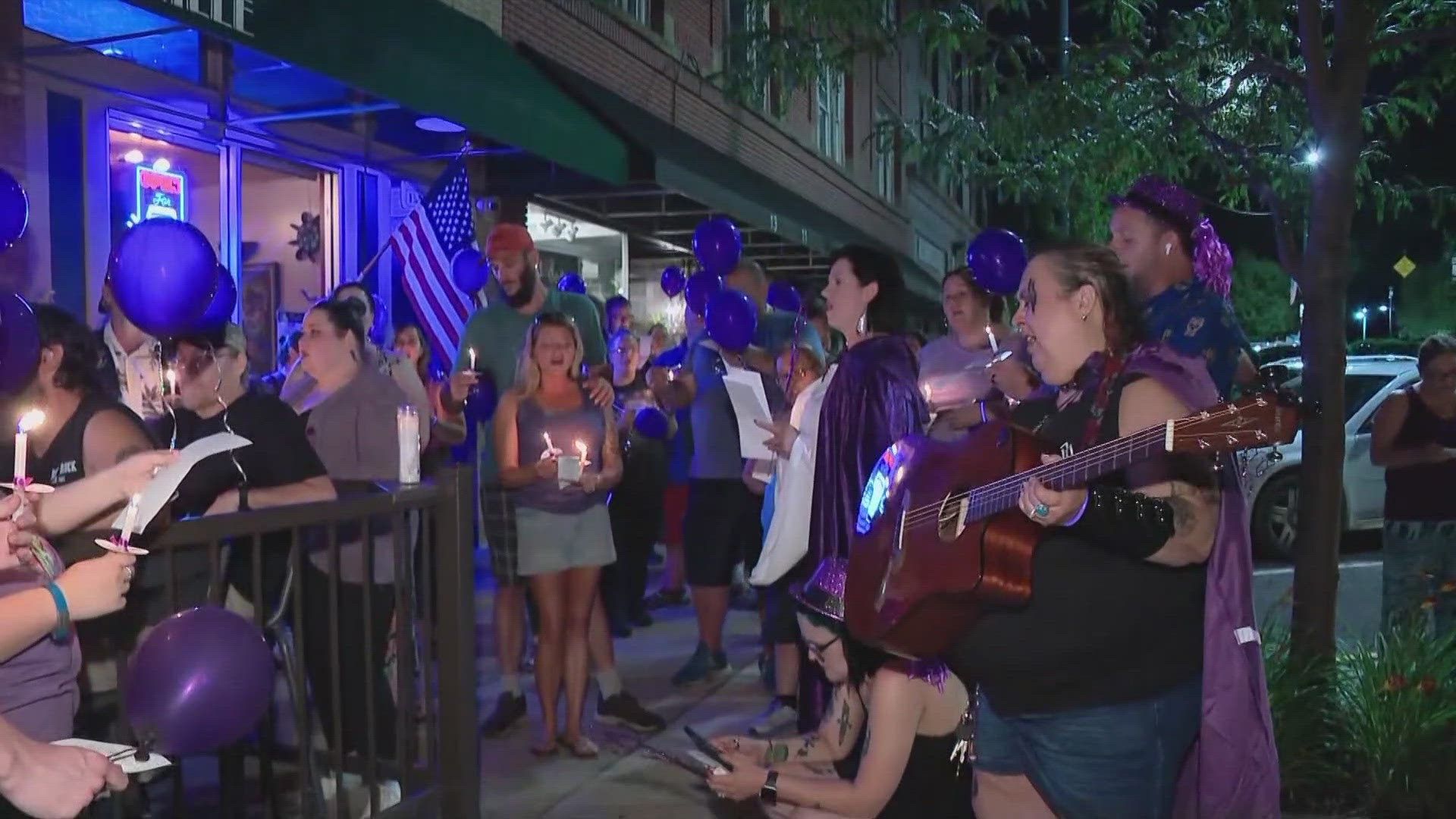 Community honors man killed outside Buckeye Lake bar with vigil | 10tv.com
