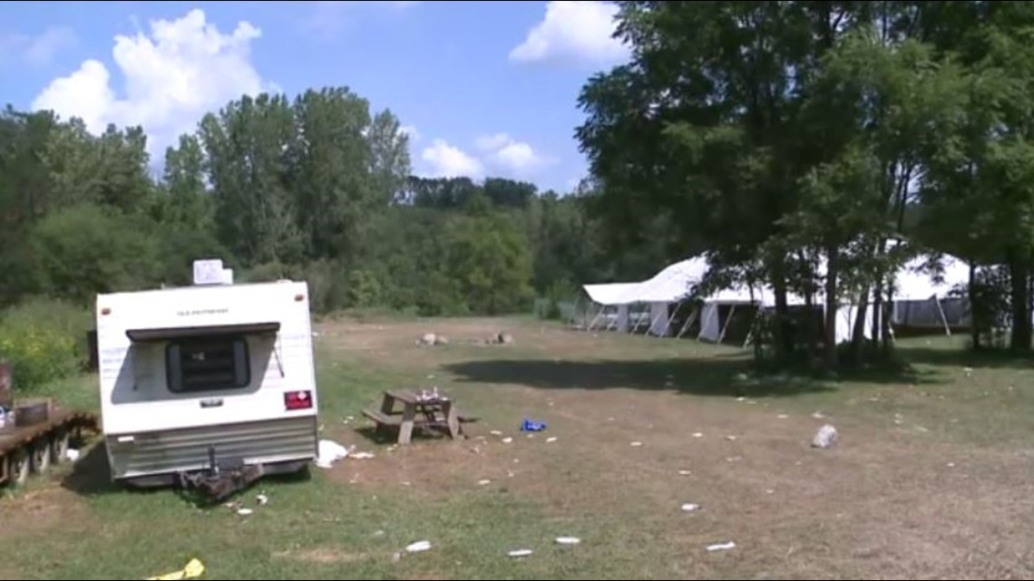 Police raid Amish party in Ohio field, 73 arrested | 10tv.com