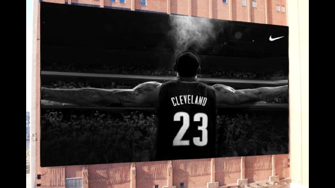 LeBron Banner To Hang Again In Downtown Cleveland | 10tv.com
