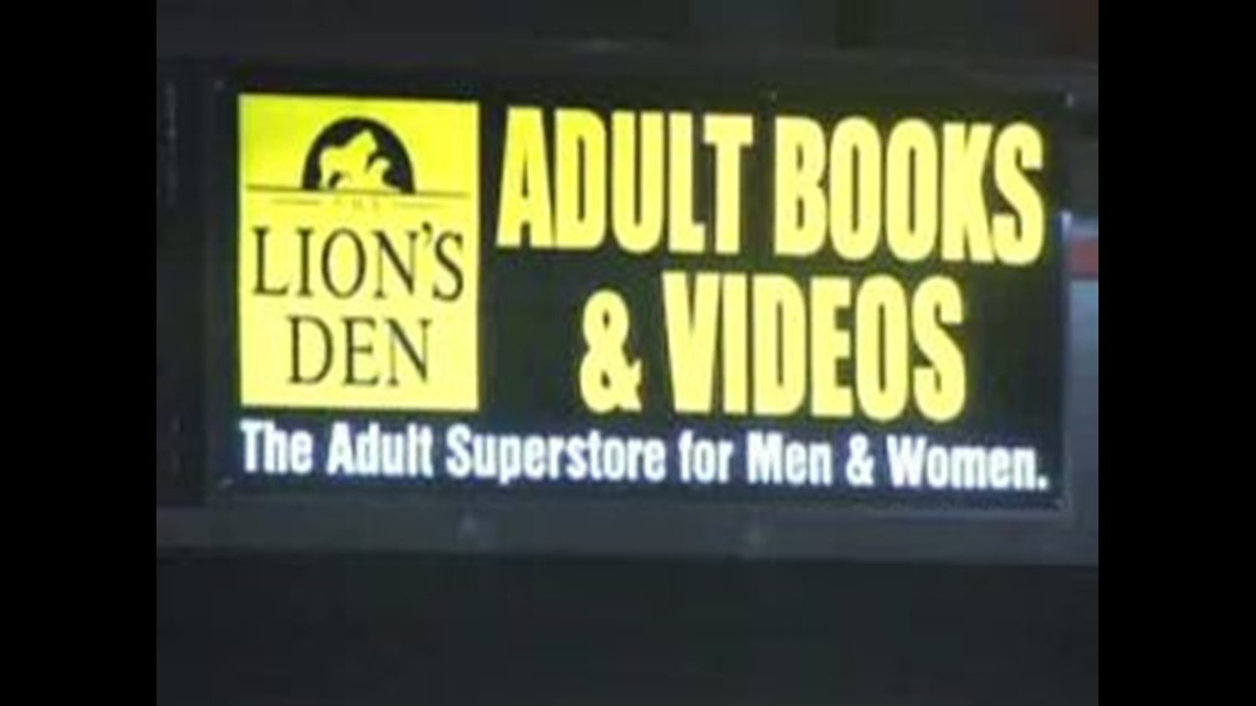 Lion's Den Sign Draws Ire Of Commission, Residents | 10tv.com