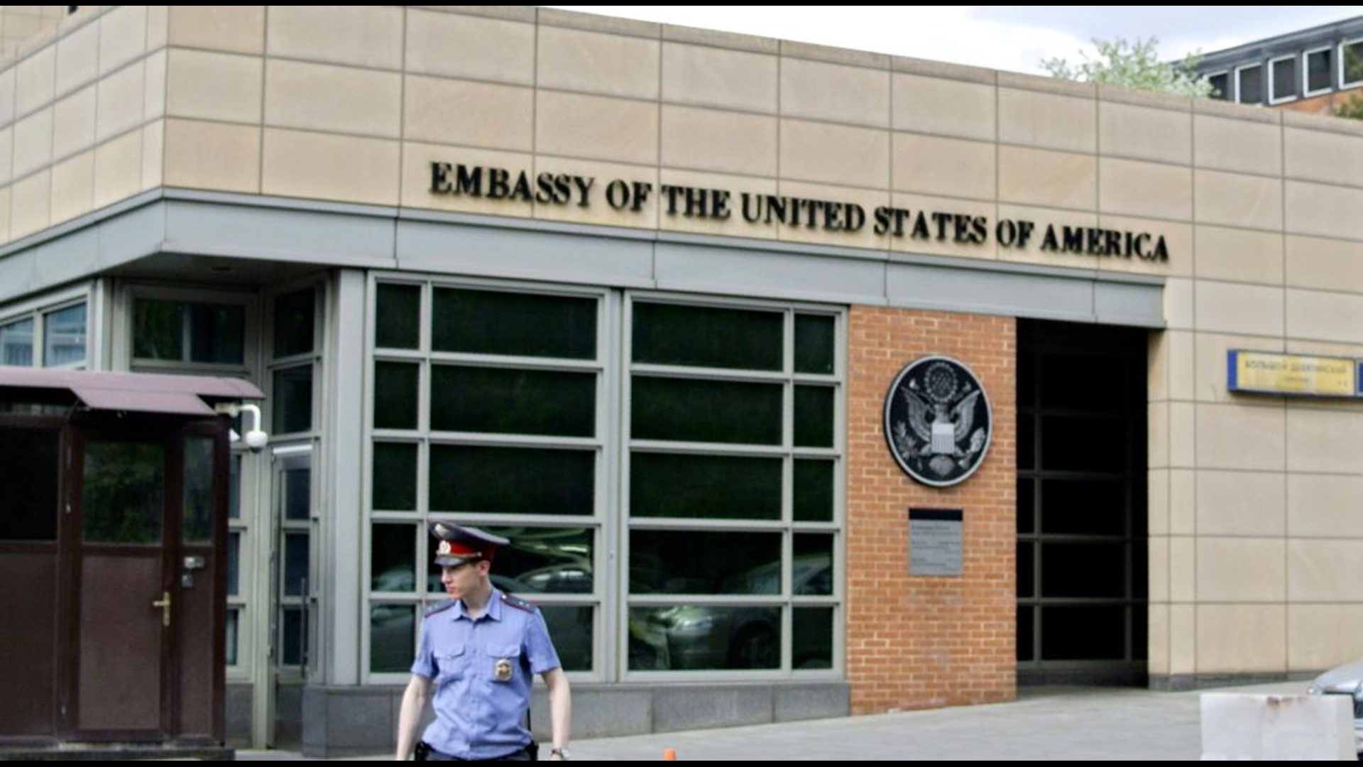US Embassy in Russia suspends issuing nonimmigrant visas | 10tv.com