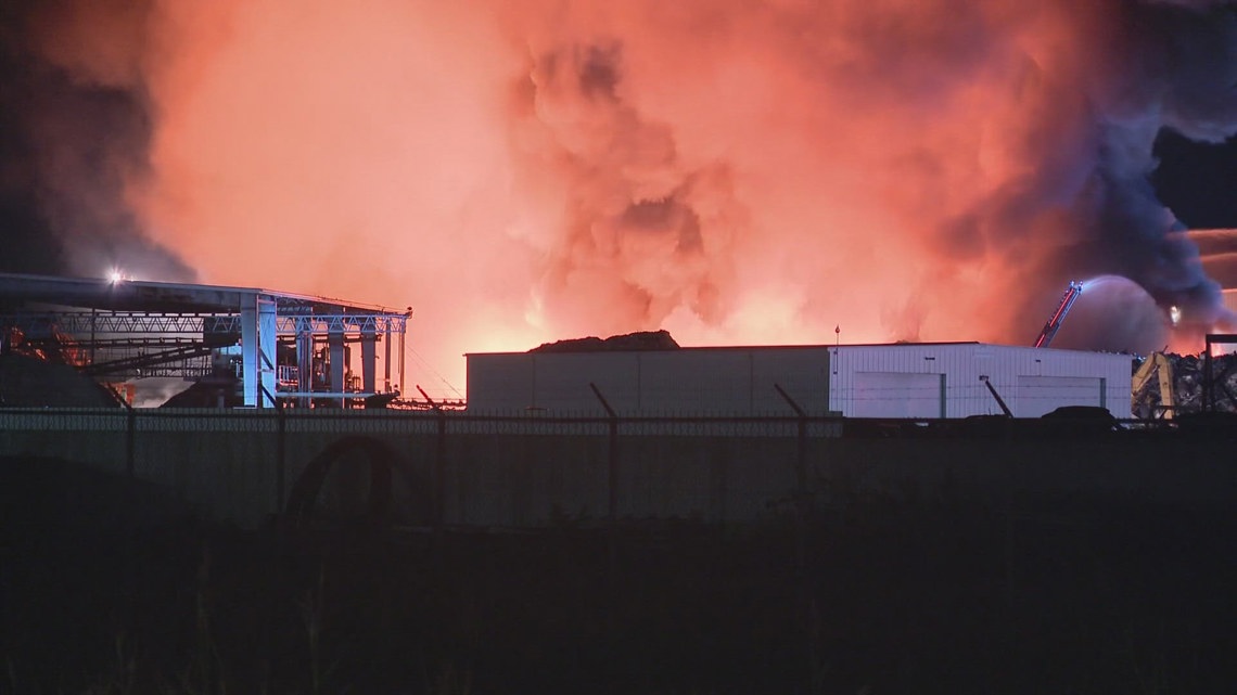 Columbus fire crews work to contain massive blaze at auto scrapyard ...