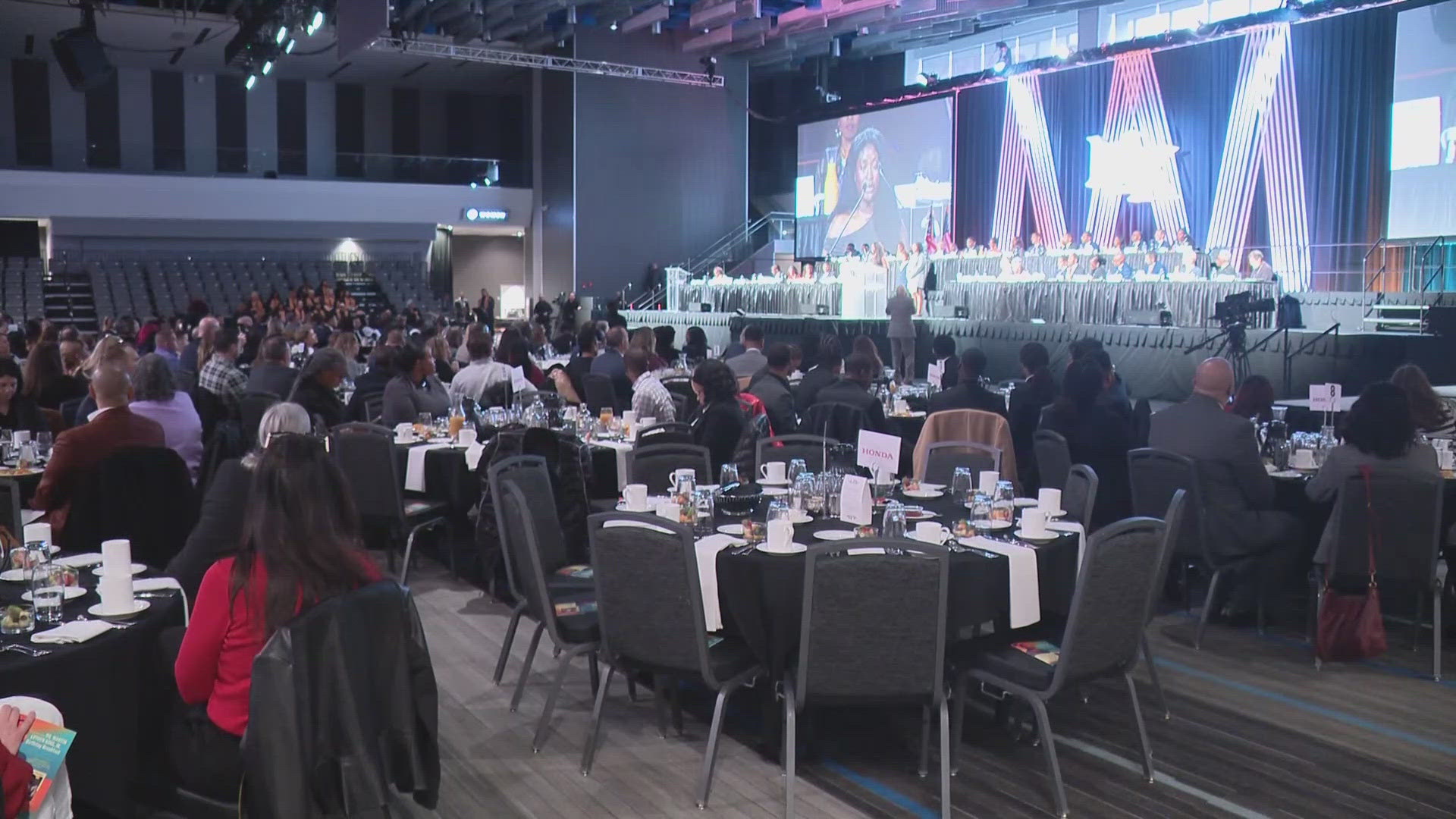 Italian fashion designer Valentino dies at 93 | 10tv.com