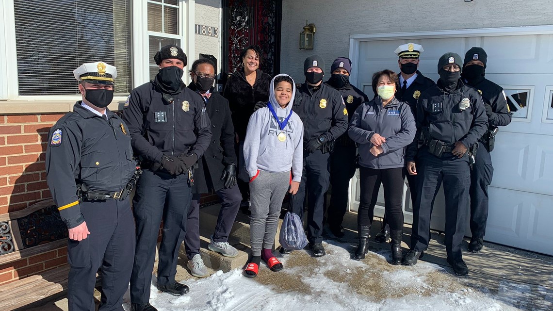 Columbus teens graduate from community police academy | 10tv.com