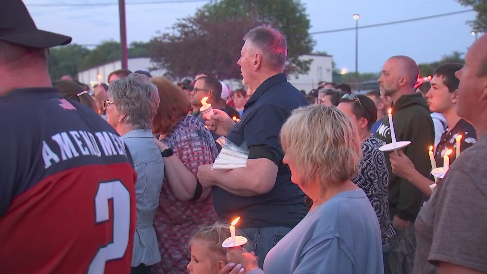Community holds vigil for Ohio deputy Daniel Sherrer | 10tv.com