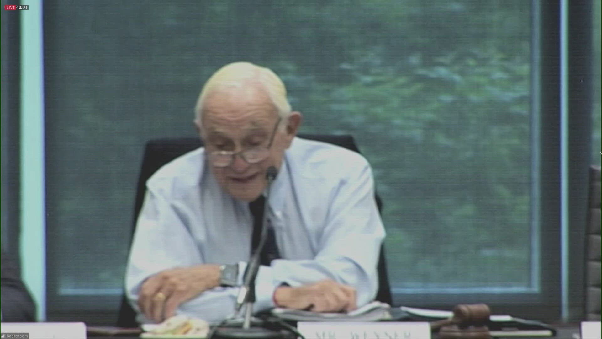Judge backs effort to subpoena Les Wexner in Richard Strauss abuse case ...