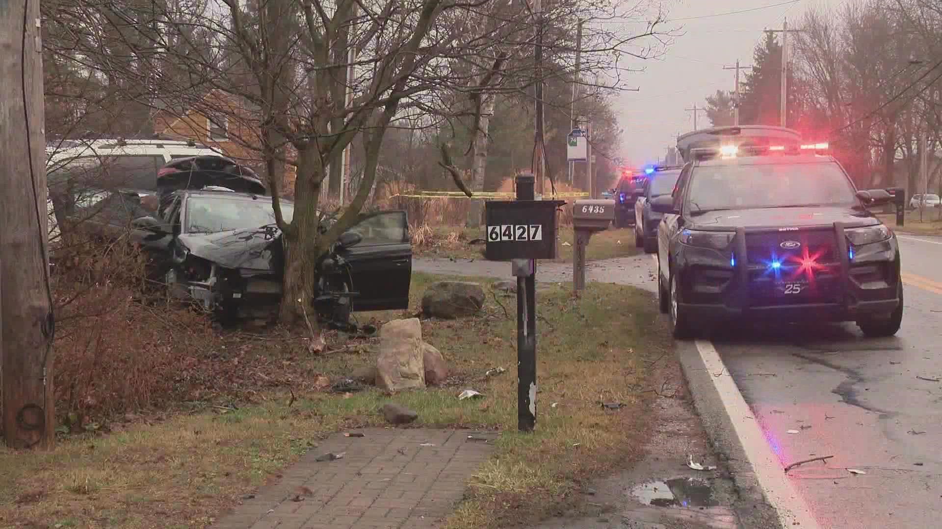 Police: Suspects injured in crash after reported robbery at Kroger in ...