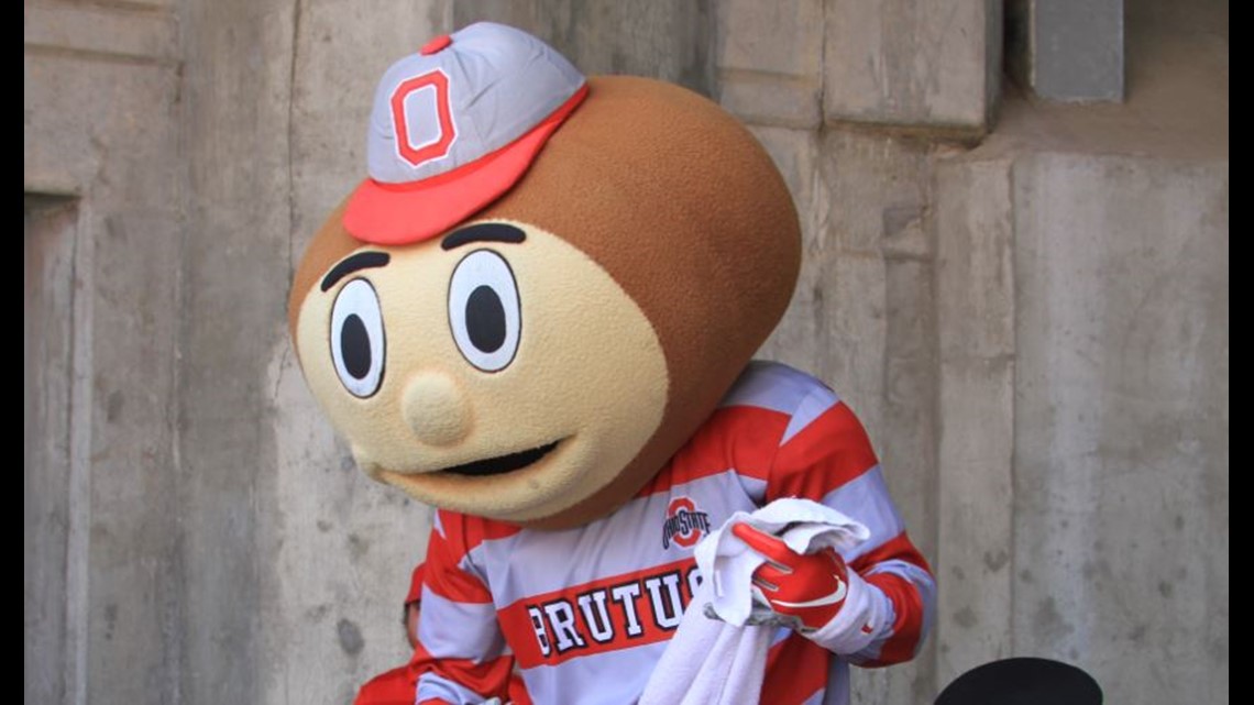 Brutus Buckeye receives mascot national champion award | 10tv.com