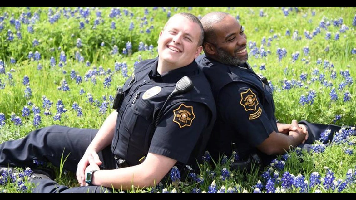 Texas police are posing with bluebonnets in new viral challenge | 10tv.com