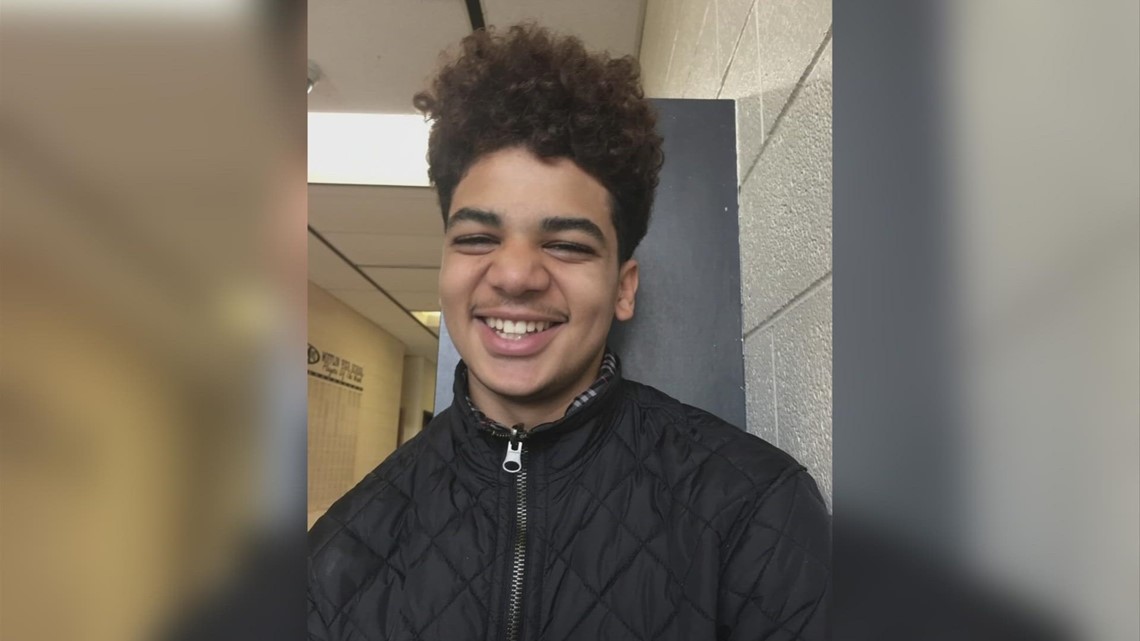 Mother of Donovan Lewis calls for officer indictment | 10tv.com