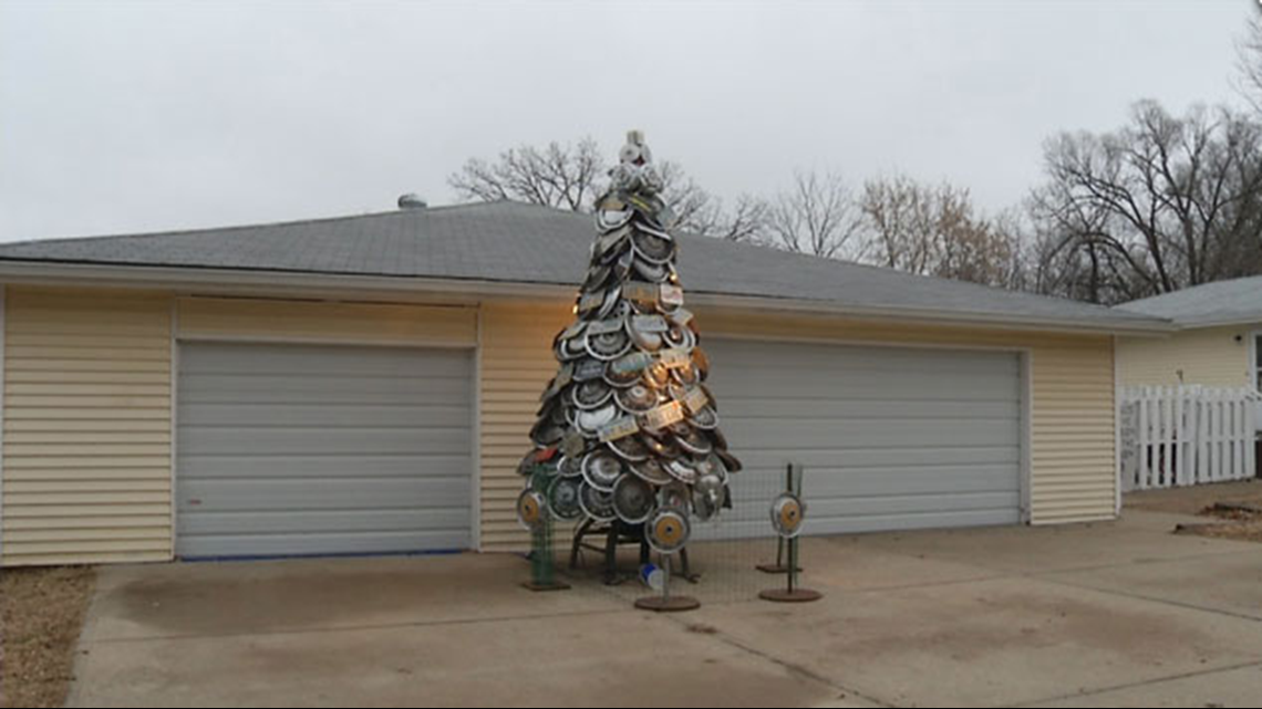 Hubcap Christmas Tree In Kansas Lands Artist In Hot Water | 10tv.com