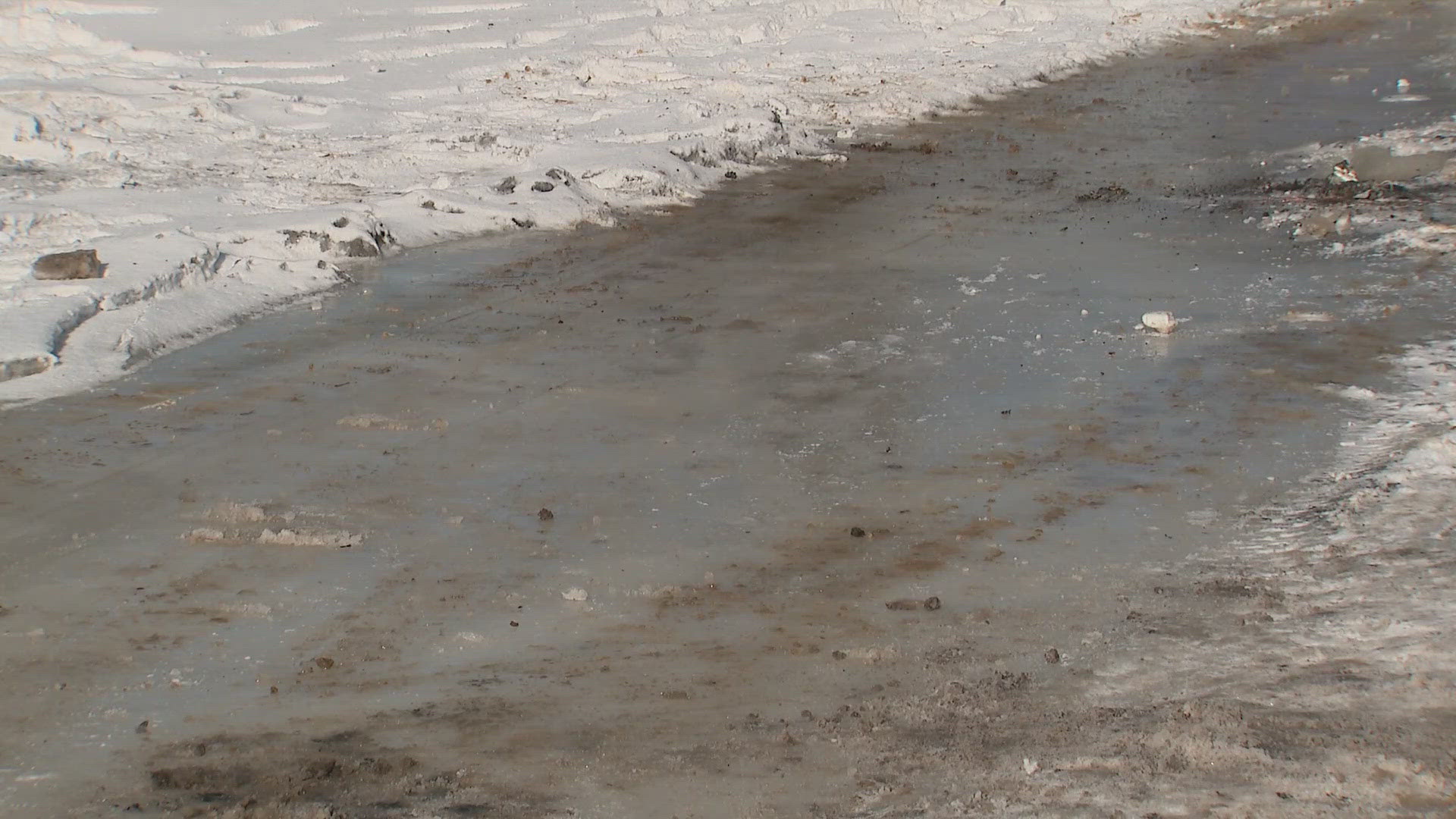Residents stranded as water main breaks flood and freeze Columbus ...