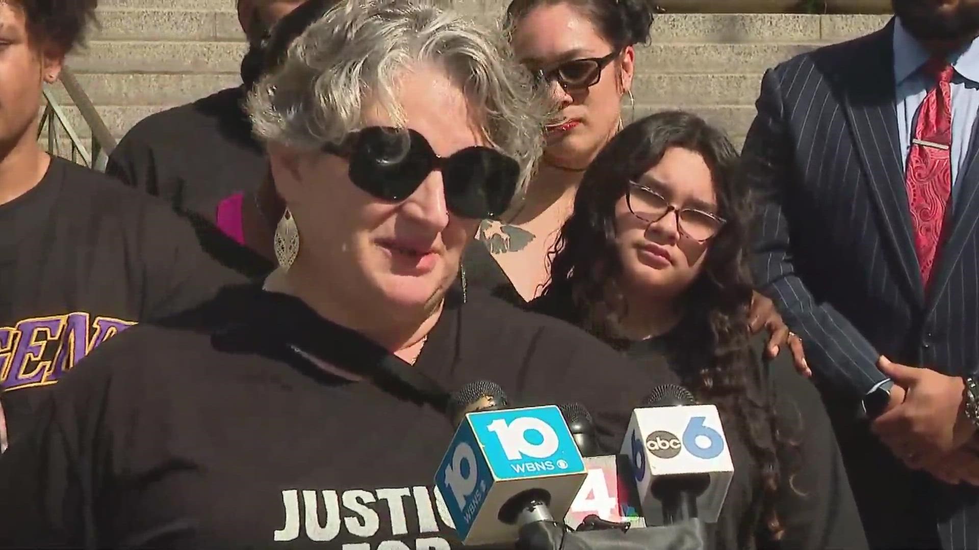 Donovan Lewis' mother, brother calls for action | 10tv.com