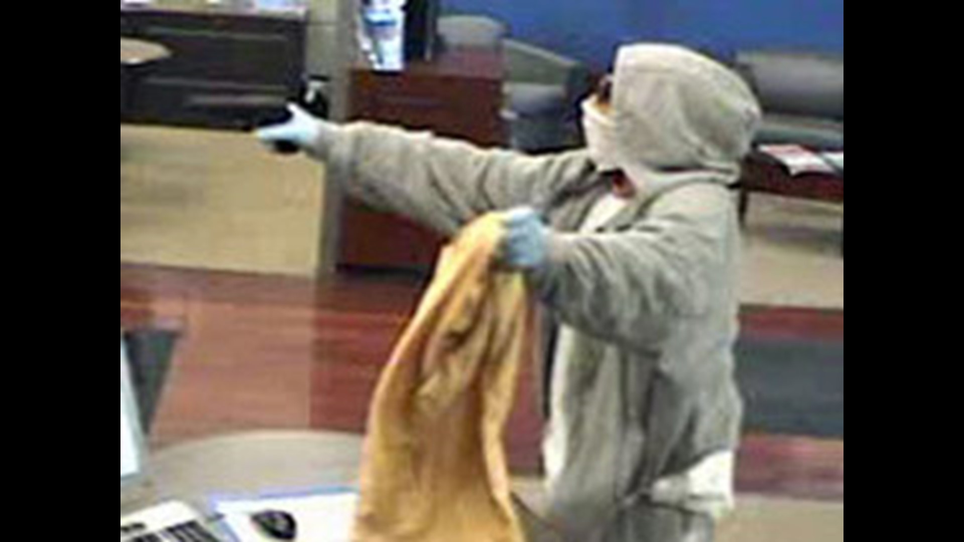 Masked Man Robs Bank At Gunpoint | 10tv.com