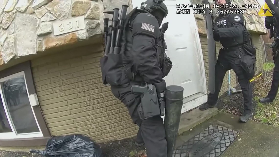 Ohio child hurt in mistaken police raid, mom says as authorities deny ...