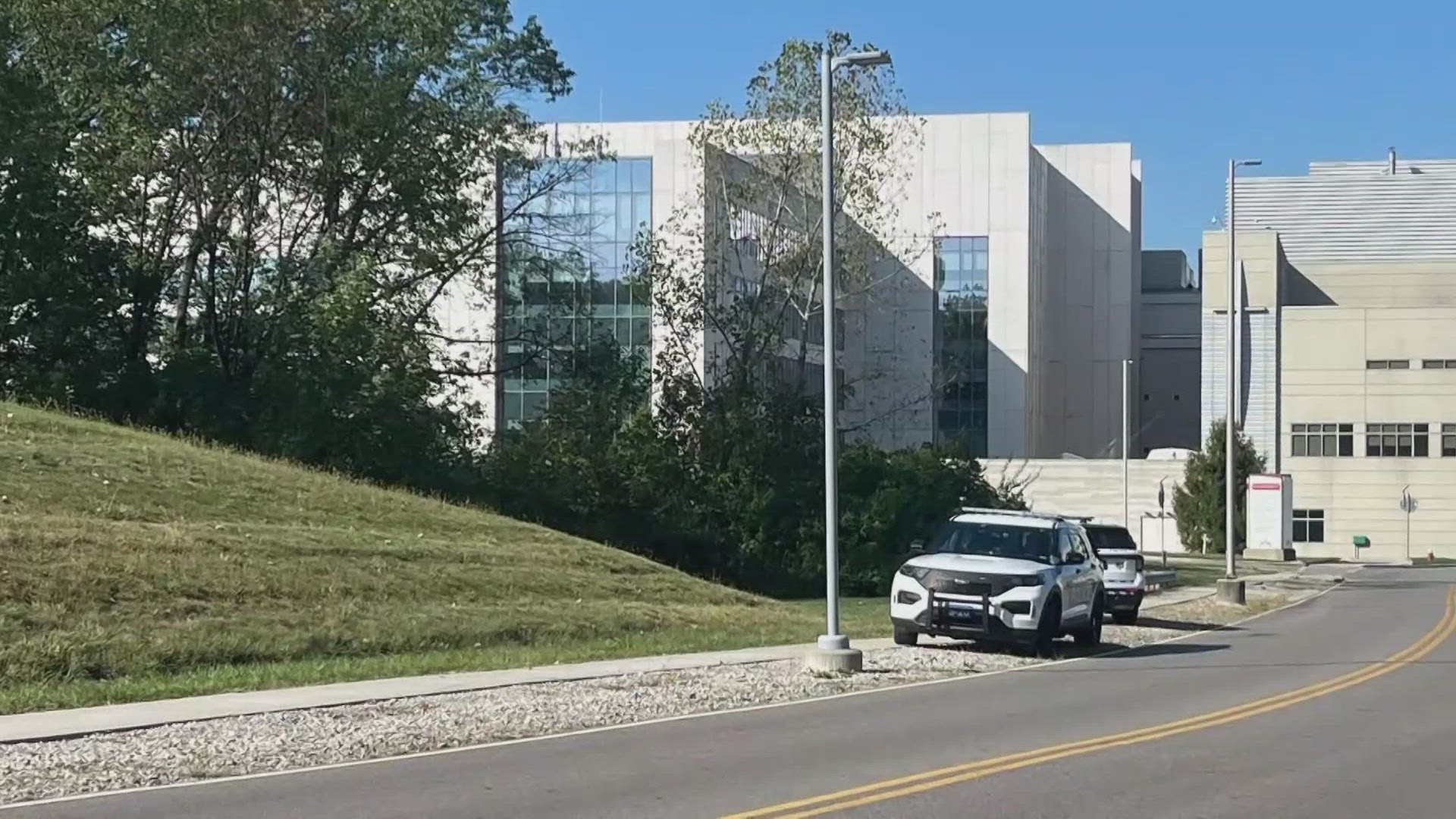 Suspect in custody after employee stabbed at Mount Carmel East | 10tv.com