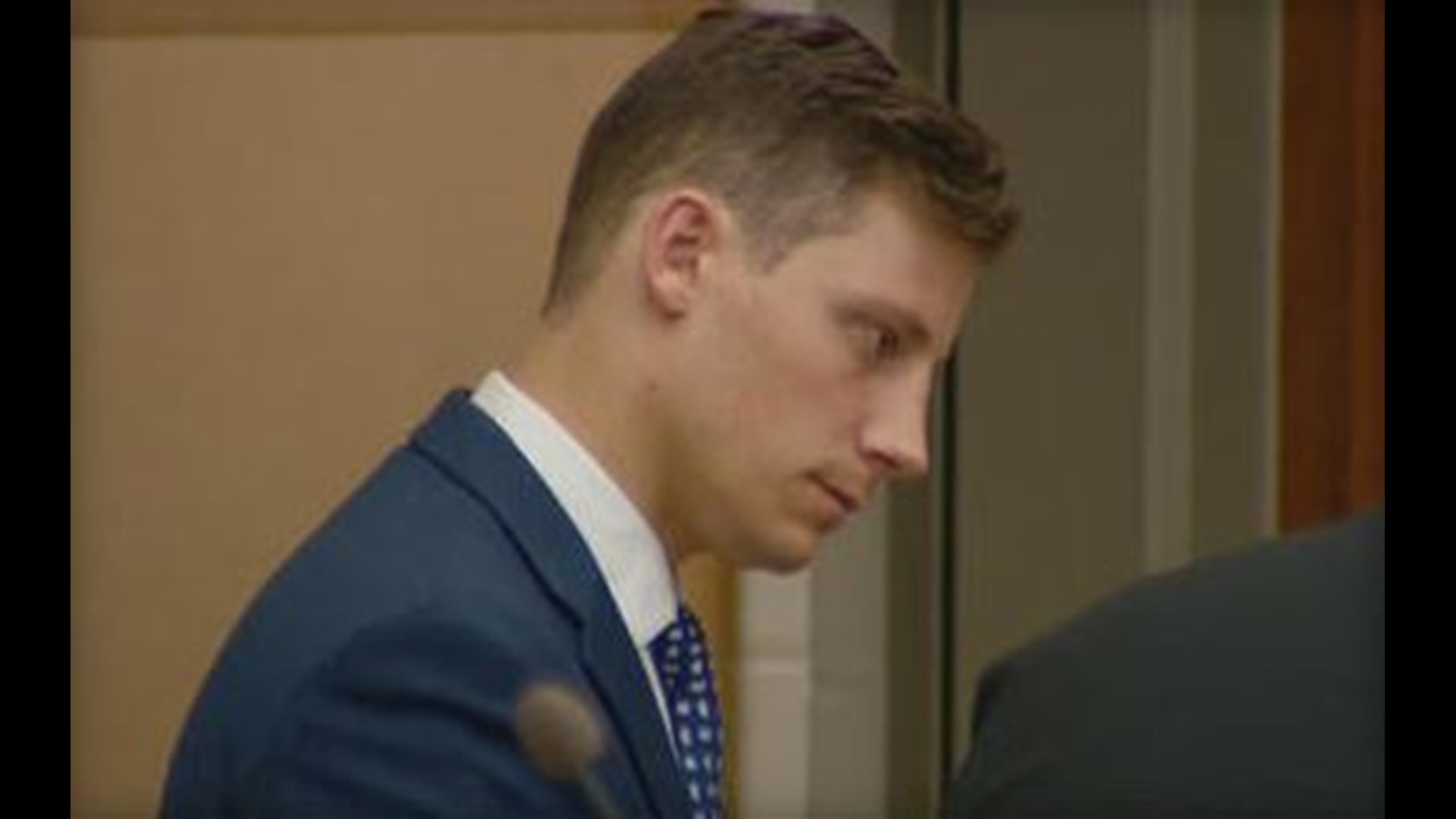 Dancing FBI agent appears in court in back flip gunfire case | 10tv.com