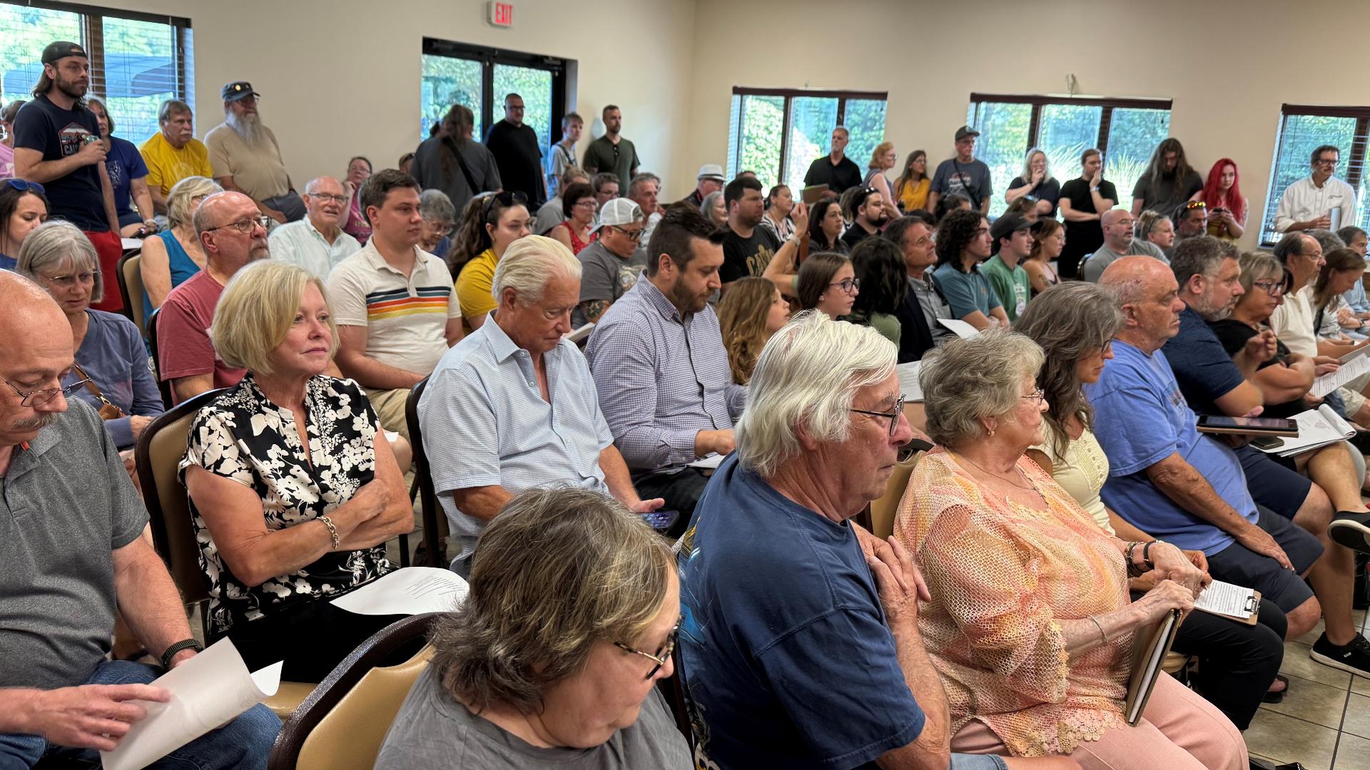 Blendon Twp. residents speak out against proposed native landscaping ...