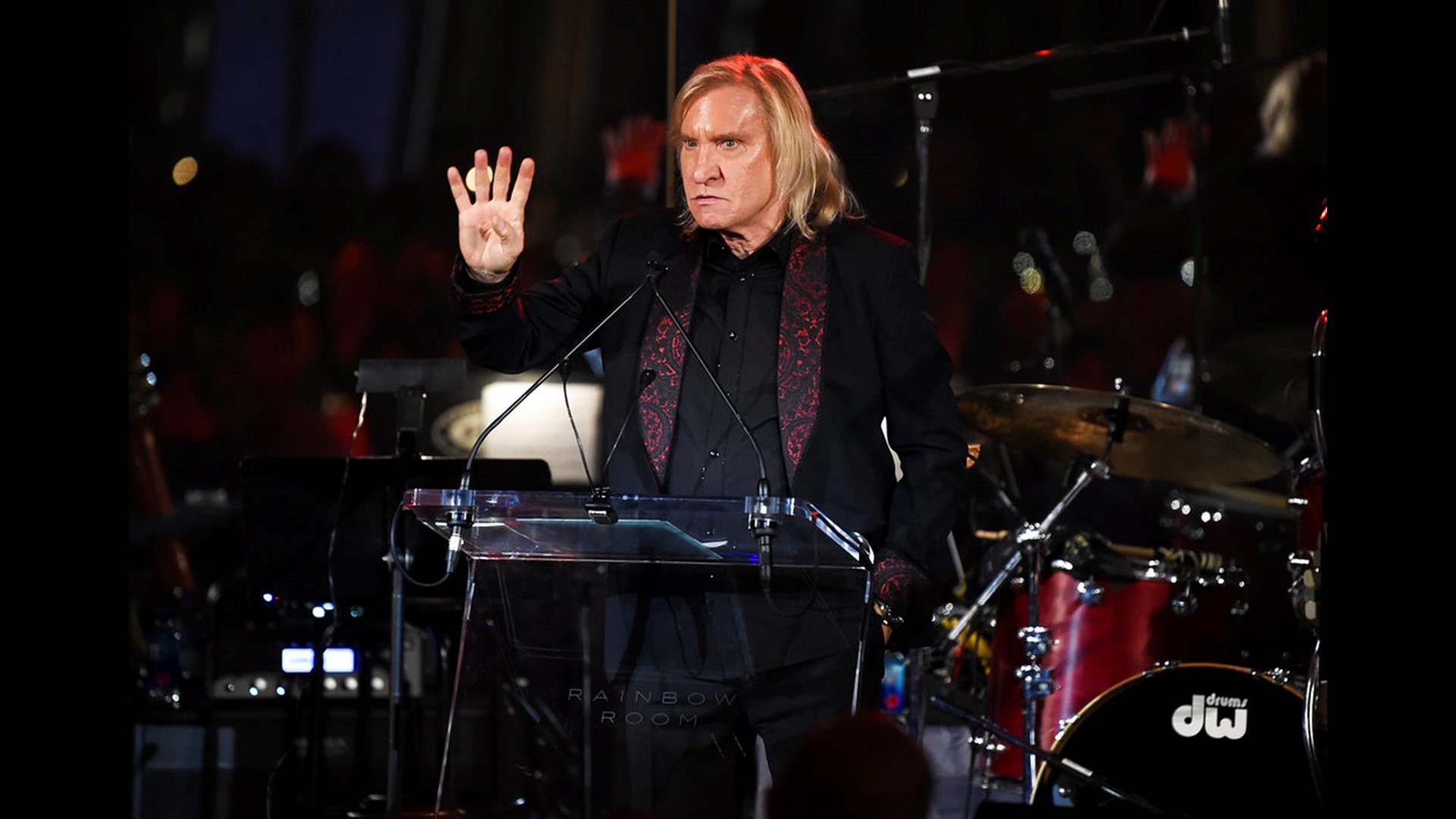 Eagles' Joe Walsh tells his addiction story at gala evening | 10tv.com