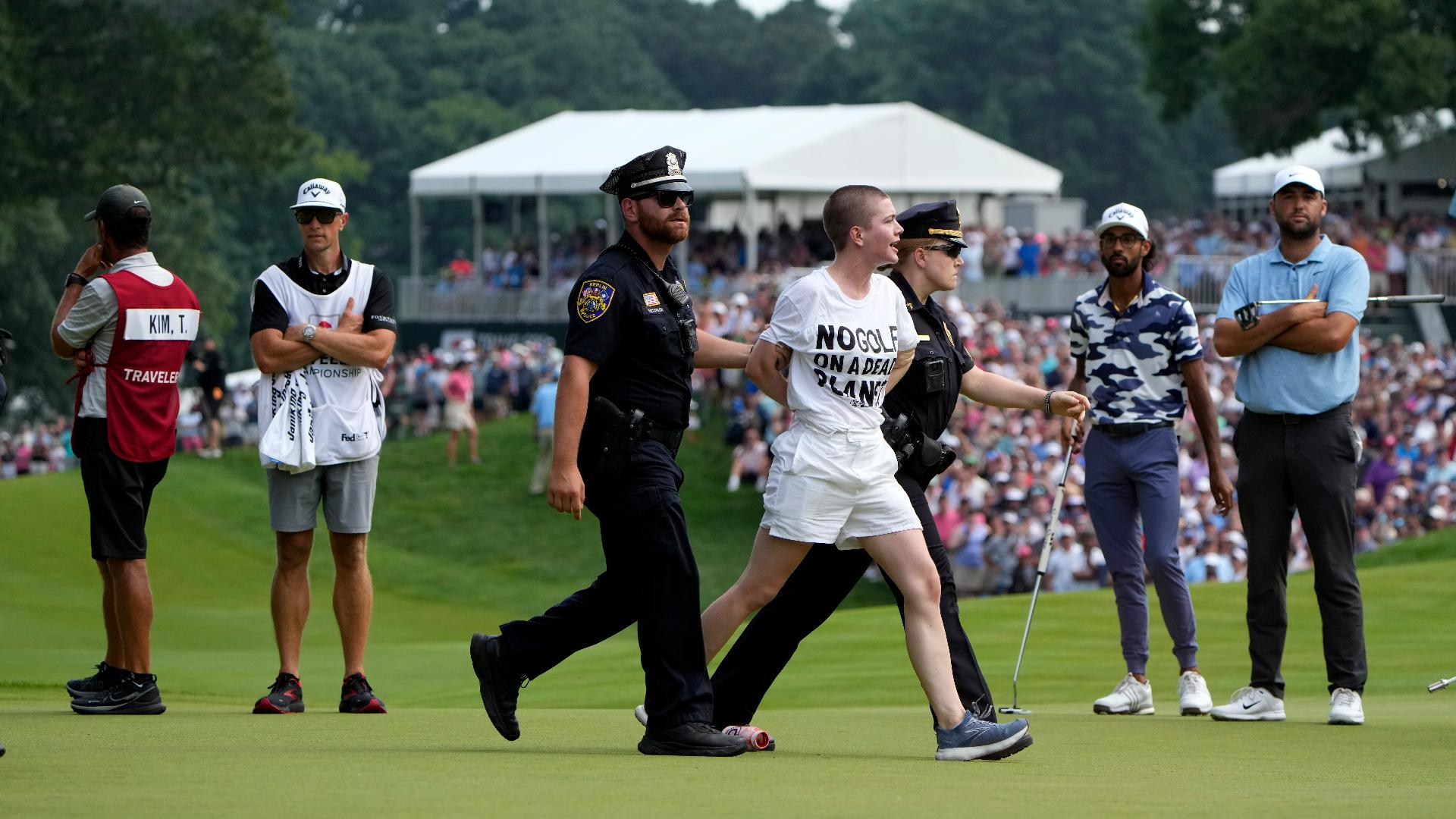 Protesters run onto 18th green at Travelers Championship | 10tv.com