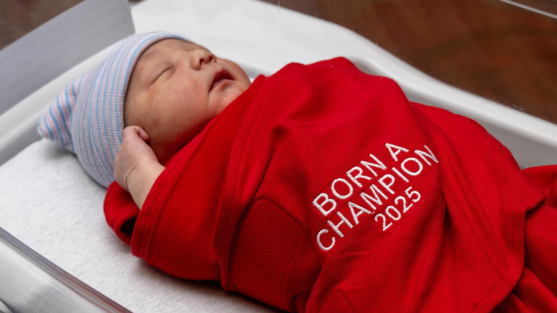Newest 'champion babies' welcome reigning Buckeyes home after Notre ...