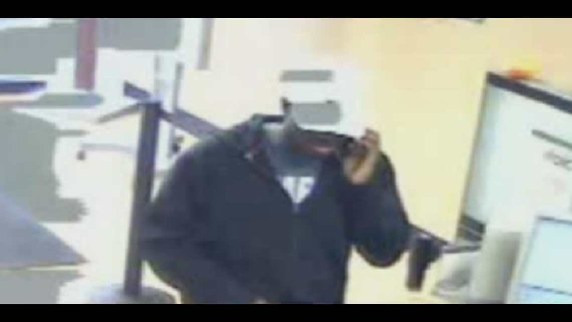 Robber At Chase Bank Lifts Shirt To Reveal Gun | 10tv.com