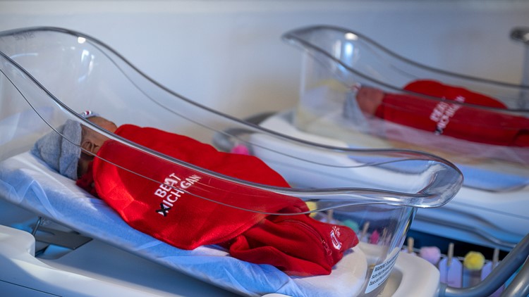 Newborns at Ohio State hospital get 'Beat Xichigan' blankets | 10tv.com