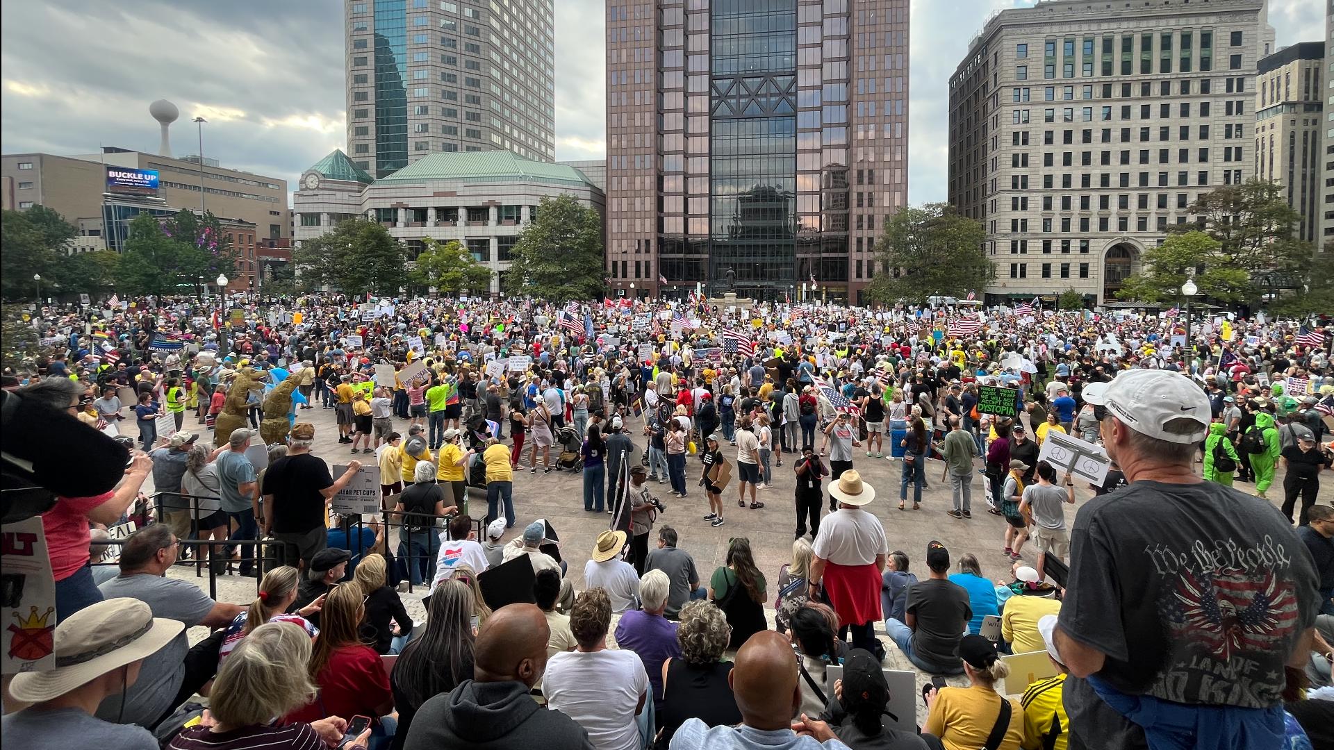 'No Kings' rallies draw protesters in central Ohio to protest Trump's ...